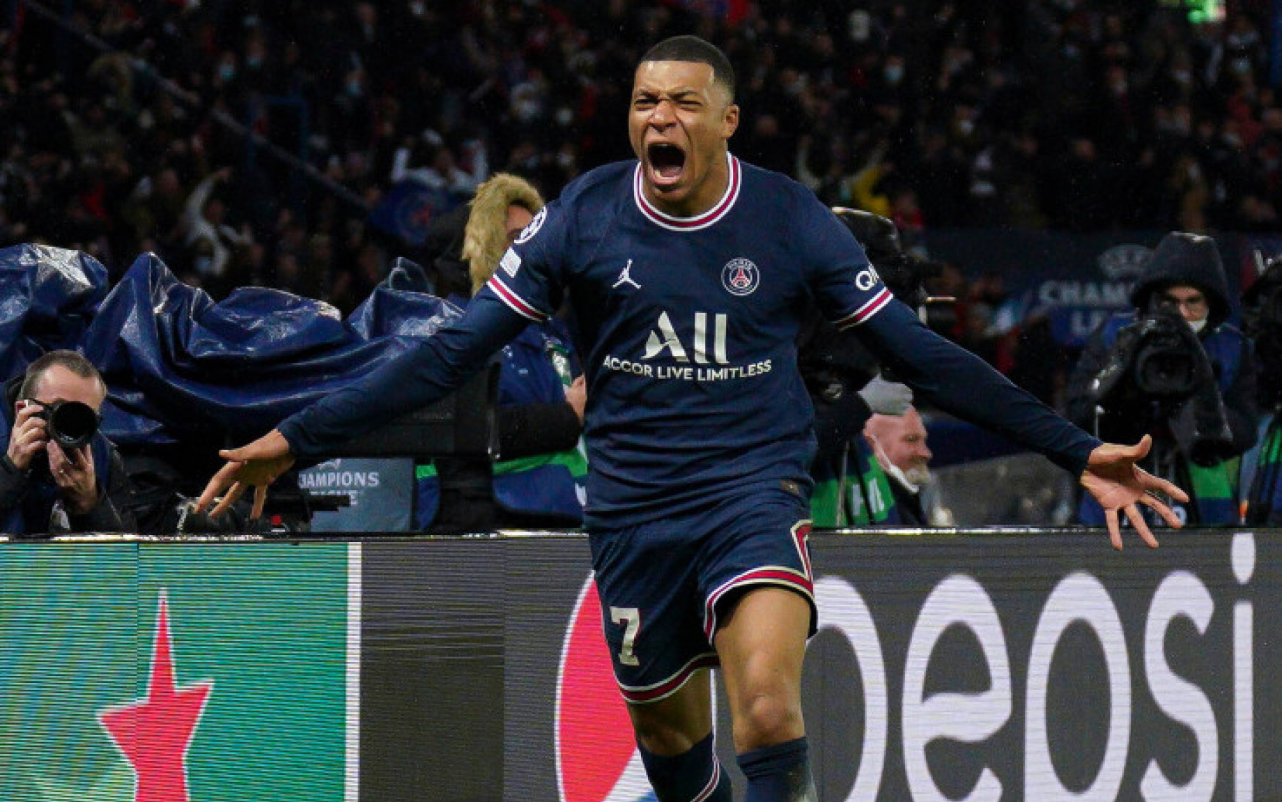 Oughourlian accanto a Leonardo in Psg-Lens. Poi tiferà per il suo Padova