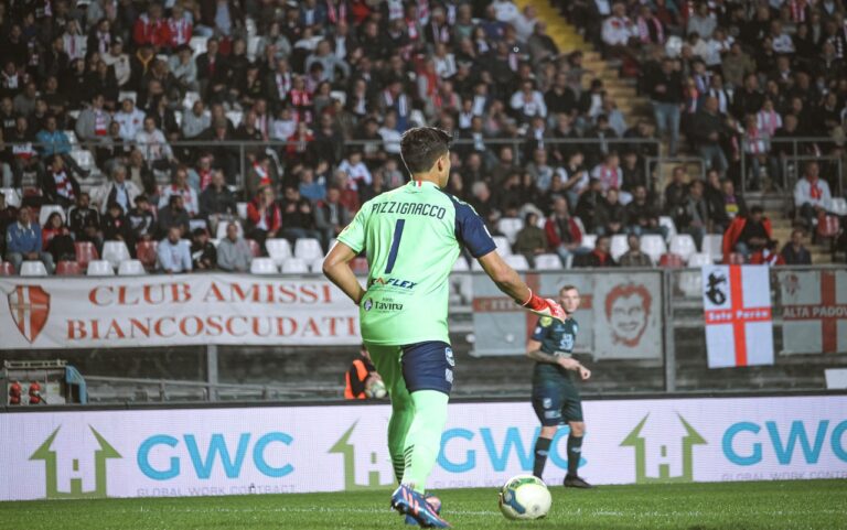 Feralpisalò, Pizzignacco non dimentica. Il tatuaggio spicca: foto