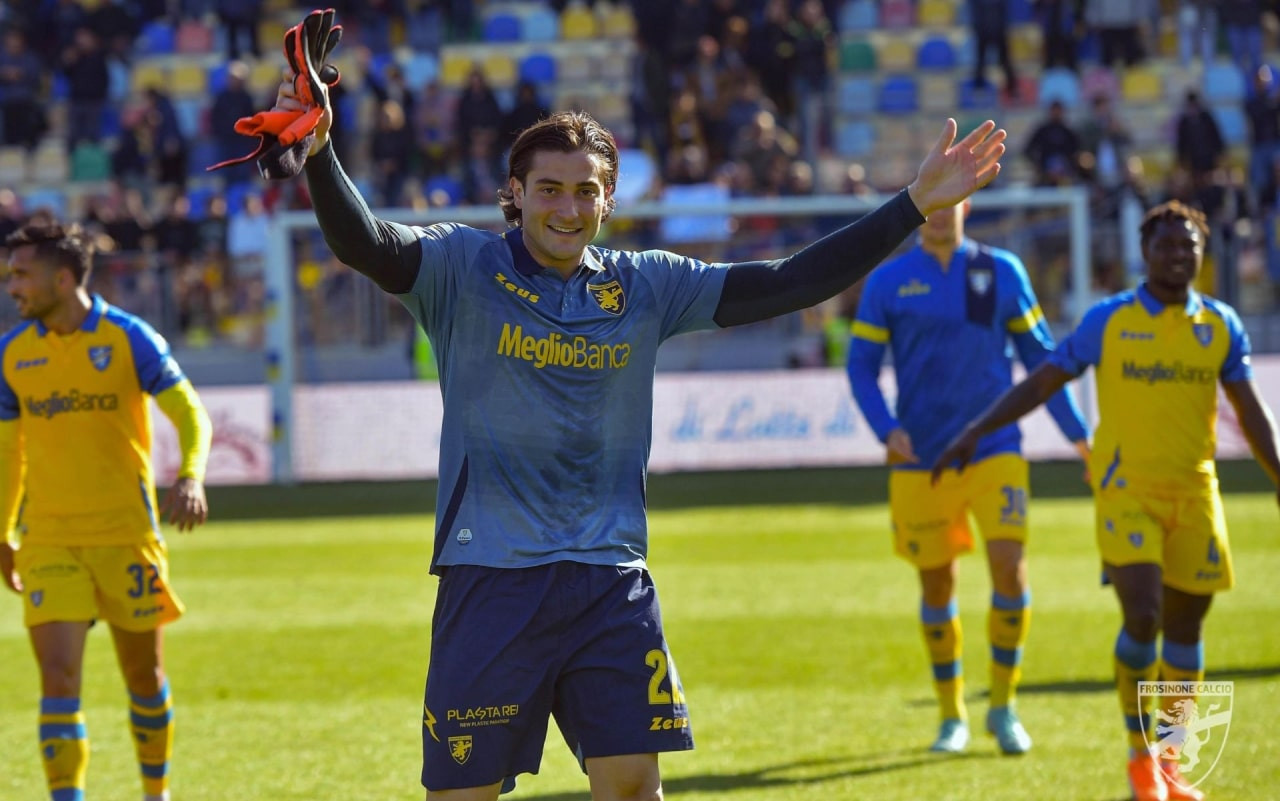 Chi è Stefano Turati: il portiere dell’Italia U-21 che gioca nel Frosinone Chi è Stefano Turati: il portiere dell’Italia U-21 che gioca nel Frosinone
