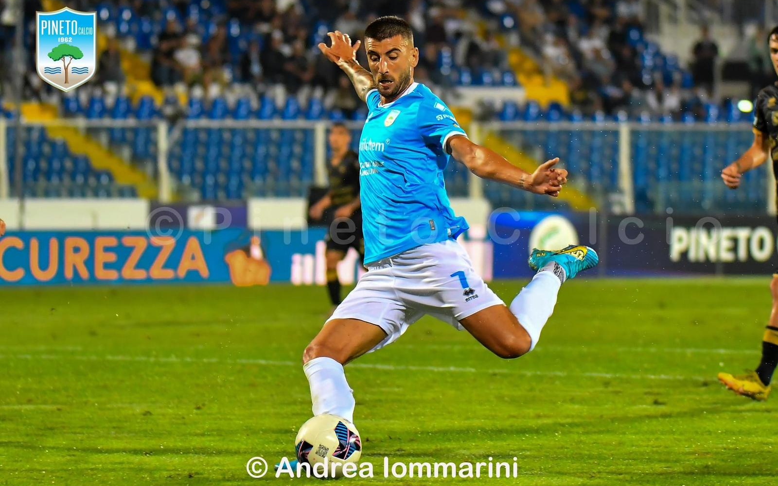 Pineto, Volpicelli: "Cresciuto con la palla tra i piedi, sogno la Serie A"